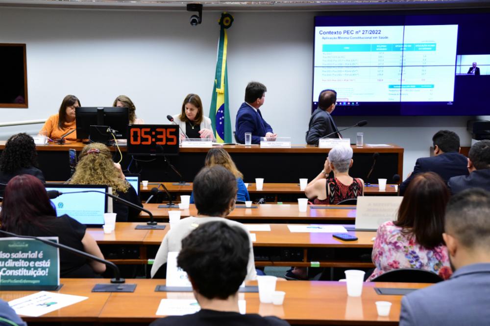 Comissão especial aprova relatório e PEC da Enfermagem vai a votação ... Comissão especial aprova relatório e PEC da Enfermagem vai a votação ...